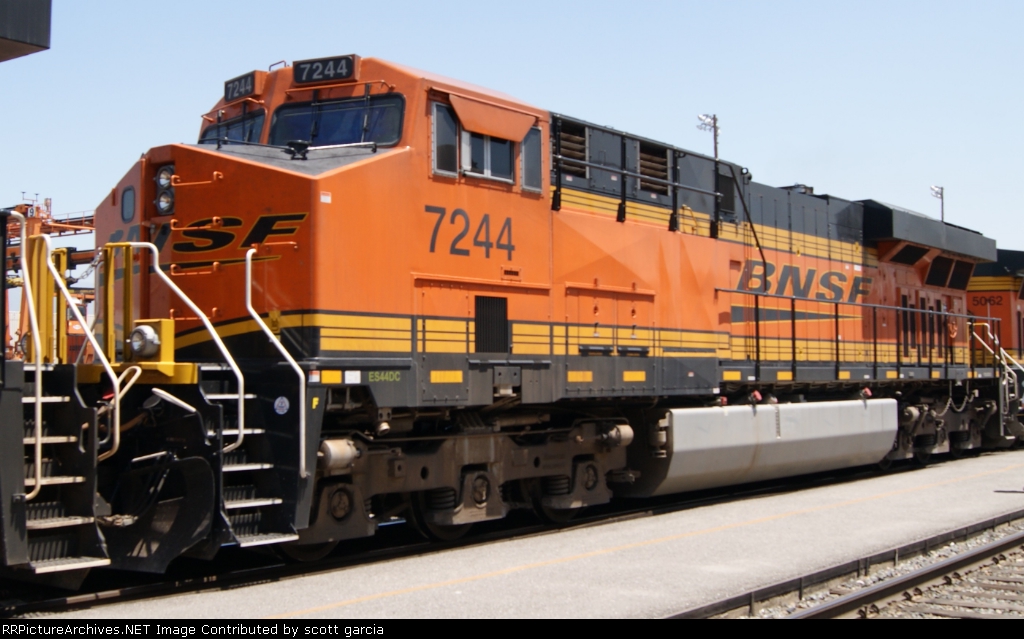 BNSF 7244